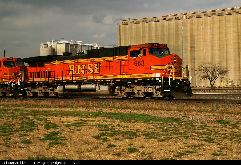 BNSF 663